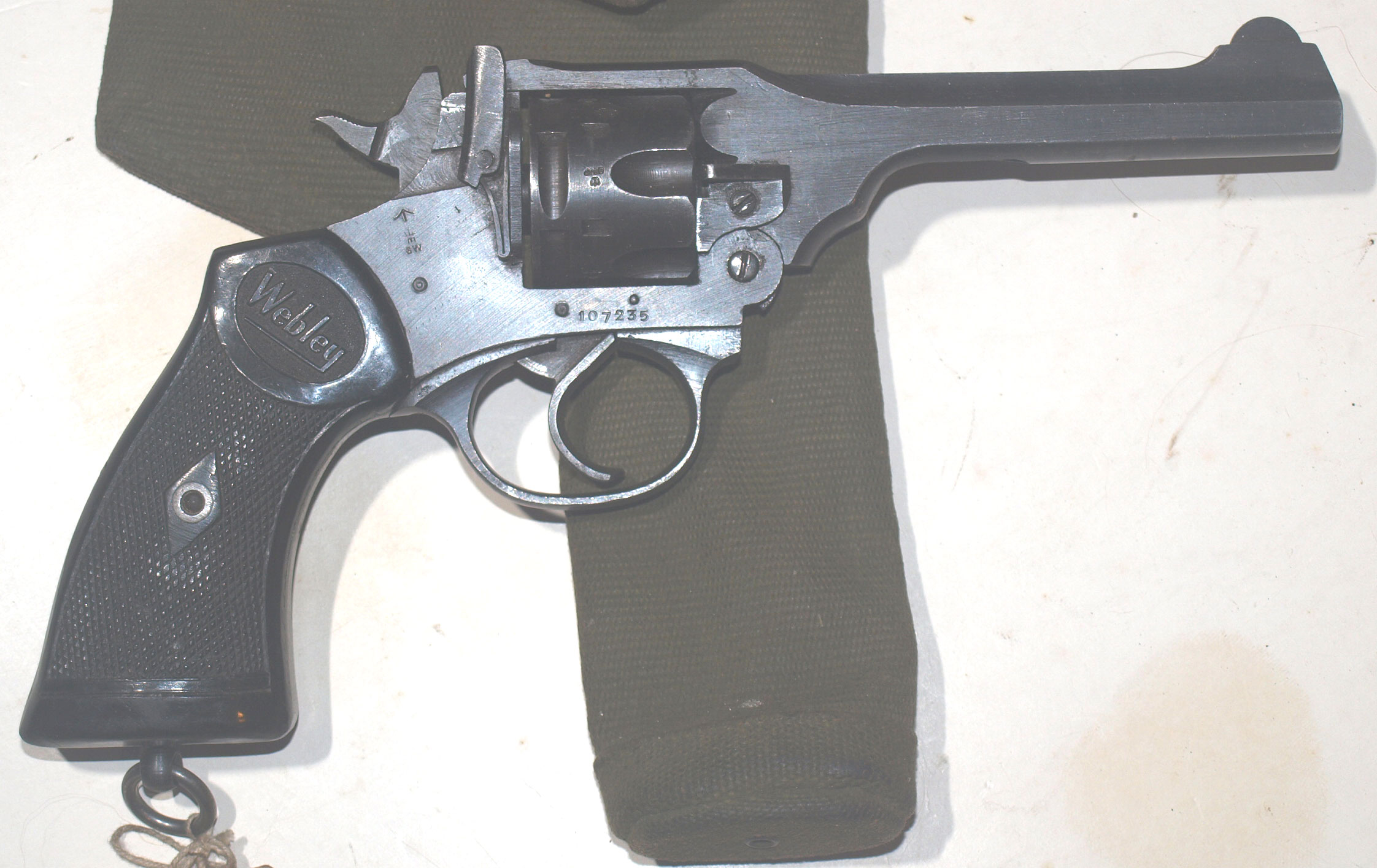 Webley MKIV deactivated revolver - The Gunner