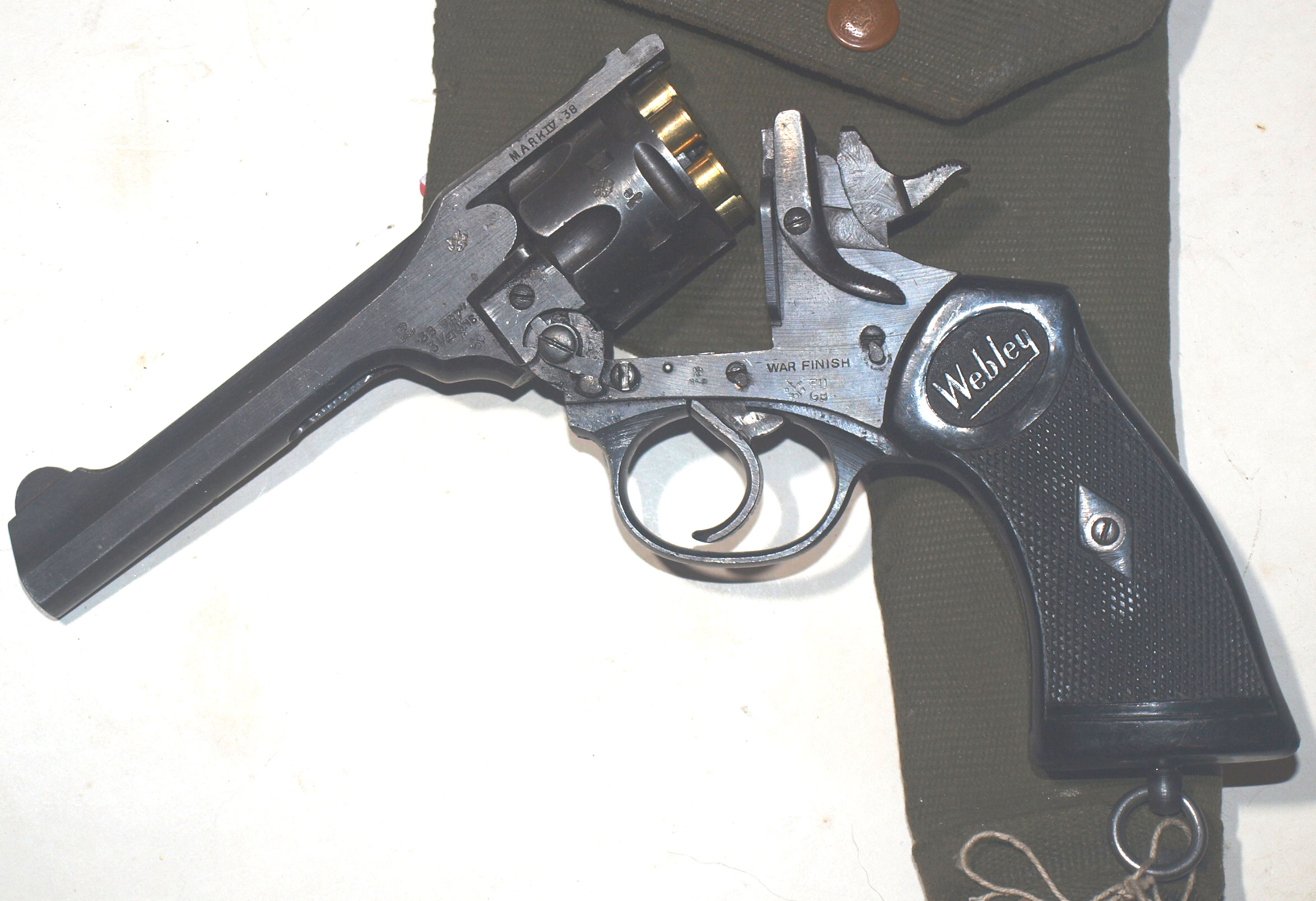 Webley MKIV deactivated revolver - The Gunner